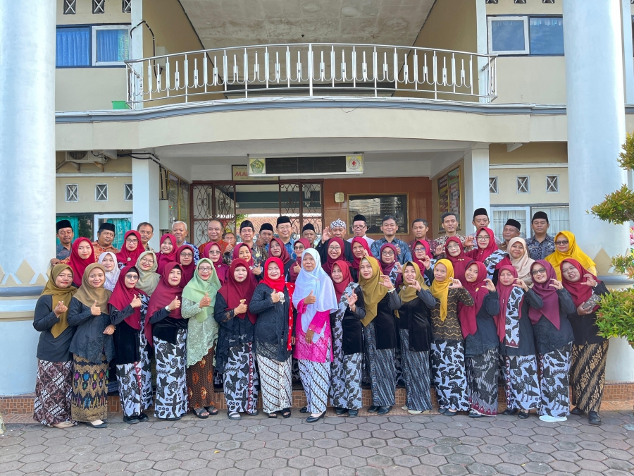 MTs Negeri 1 Brebes Gelar Upacara Hari Kartini 2025: “Gelora Semangat ...